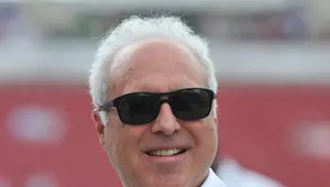 Comparing The Net Worths of Jeffrey Lurie And Robert Kraft (Eagles Owner VS Patriots Owner ...