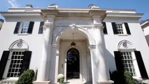 Kelly Ripa Net Worth | Celebrity Net Worth