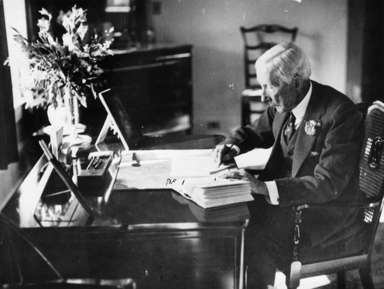 The Rockefeller Family's Four Secrets To Preserving Family Wealth ...
