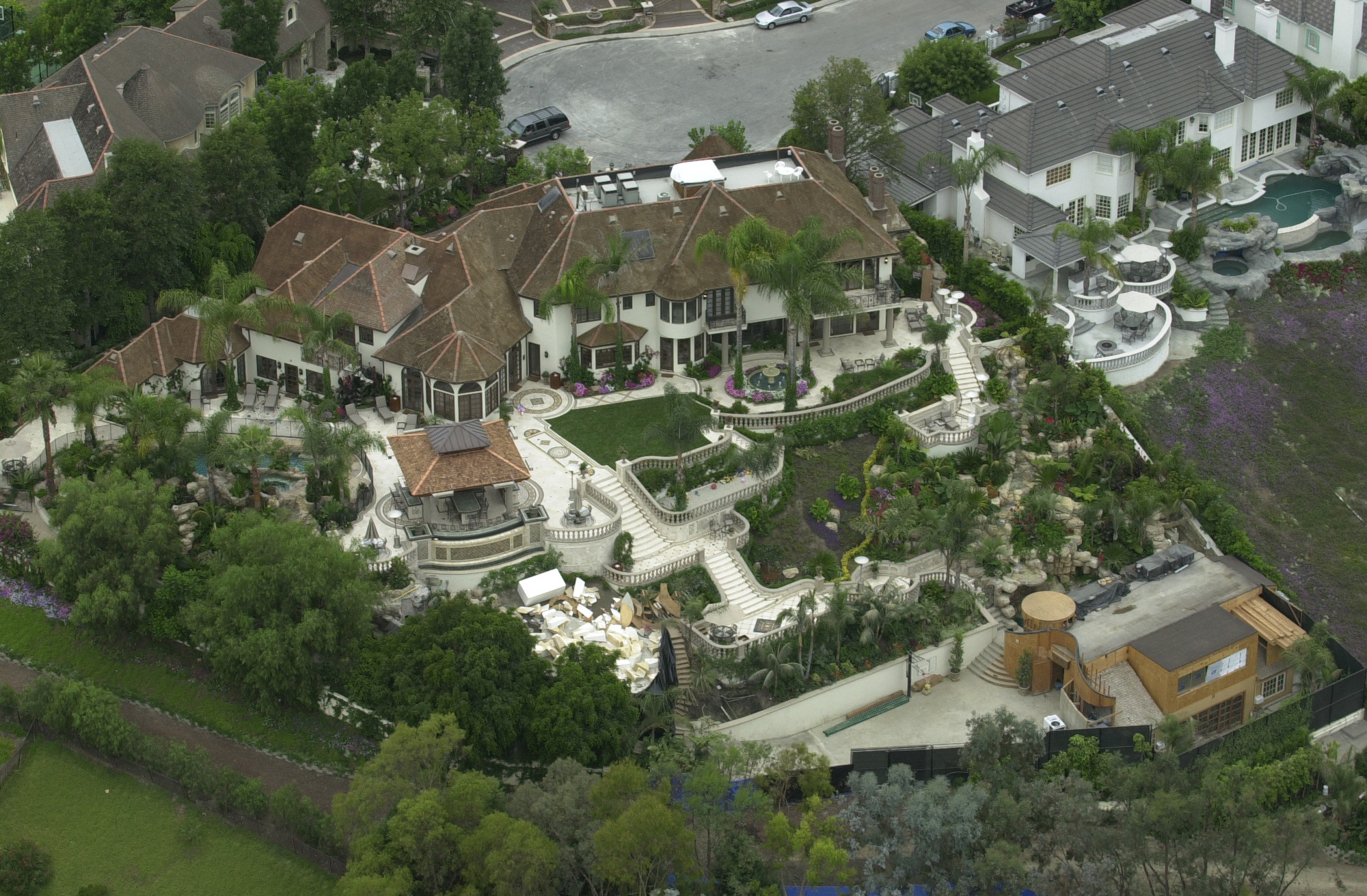 Some Billionaires Play Golf For Fun. Henry Nicholas (Allegedly ...