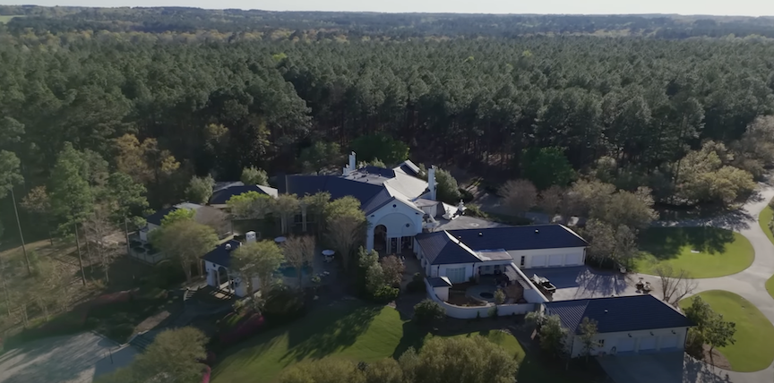 Brett Favre Lists Longtime 400+ Acre Mississippi Estate For $14 Million ...