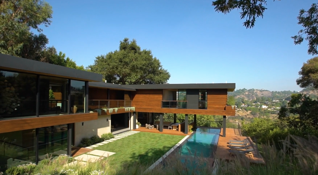 Lizzo Looks To Shed $14 Million Beverly Hills Mansion From Her Real ...